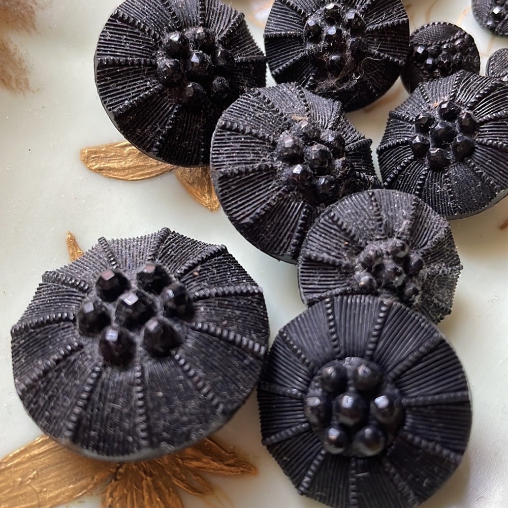 Victorian Mourning Buttons With Pouch. 15 Assorted Bu… - Gem